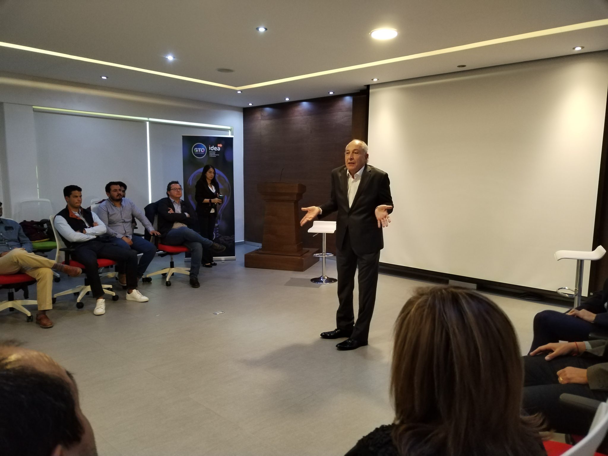 Fernando Cuadra en la Comunidad de Moda y Diseño “N-Evolución ...