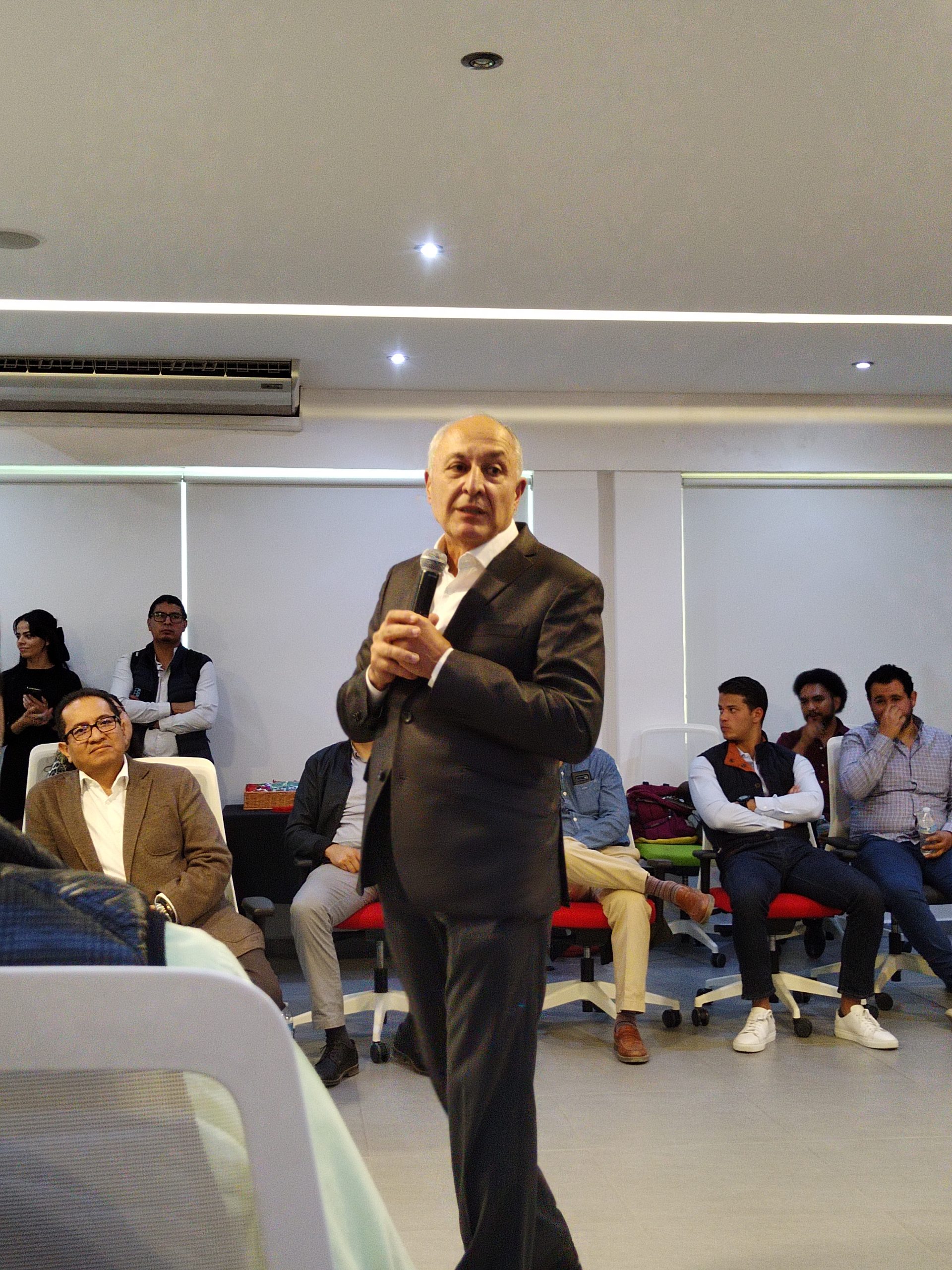 Fernando Cuadra en la Comunidad de Moda y Diseño “N-Evolución ...